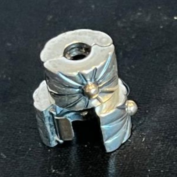 Pandora | Jewelry | Pandora Sunburst Clip With 4k Gold Pair | Poshmark